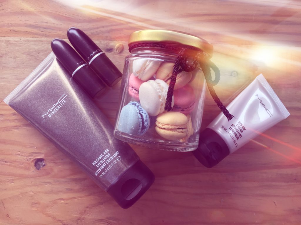 The Definitive Guide To Scoring Mini Beauty Products And Hello, Little ...